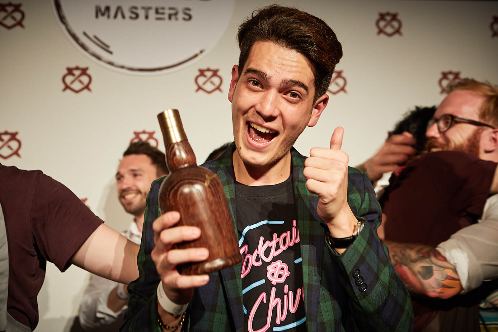 ARRON GRENDON PROVIDES A MASTERCLASS IN TEAM SPIRIT TO RECEIVE THE 2018 ...